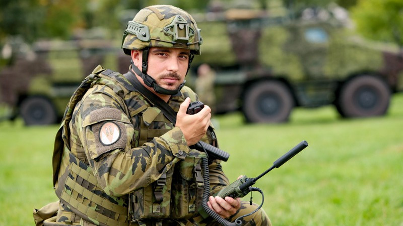 Plk. Jan Jelínek: Bez spojení není velení | CZDEFENCE - czech army and ...
