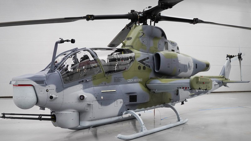 První let bitevního vrtulníku AH-1Z Viper určeného pro Armádu České ...