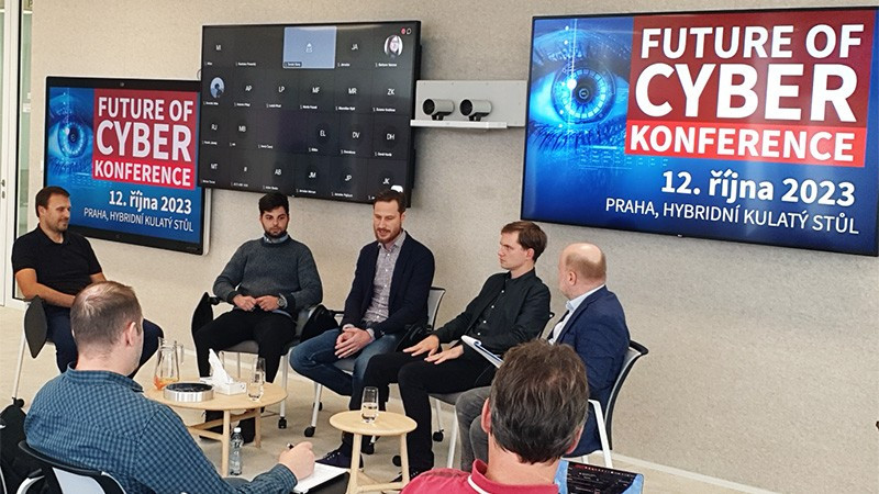 Záznam panelové diskuse na téma Aktuální trendy v oblasti KB - umělá ...