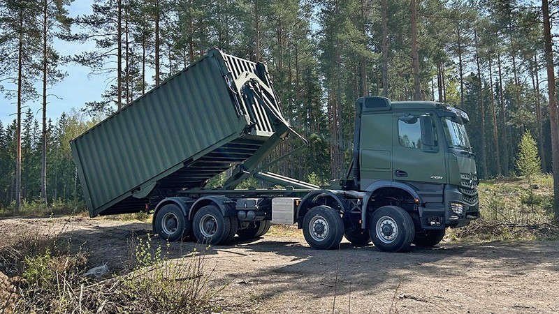 Hákový nakladač MULTILIFT Talon: Revoluce ve vojenské logistice ...